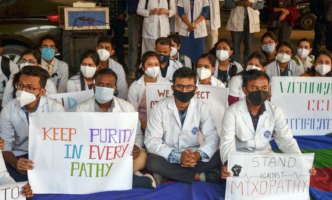 Doctors Protest: Improving public health- Is 'mixopathy' the right way?