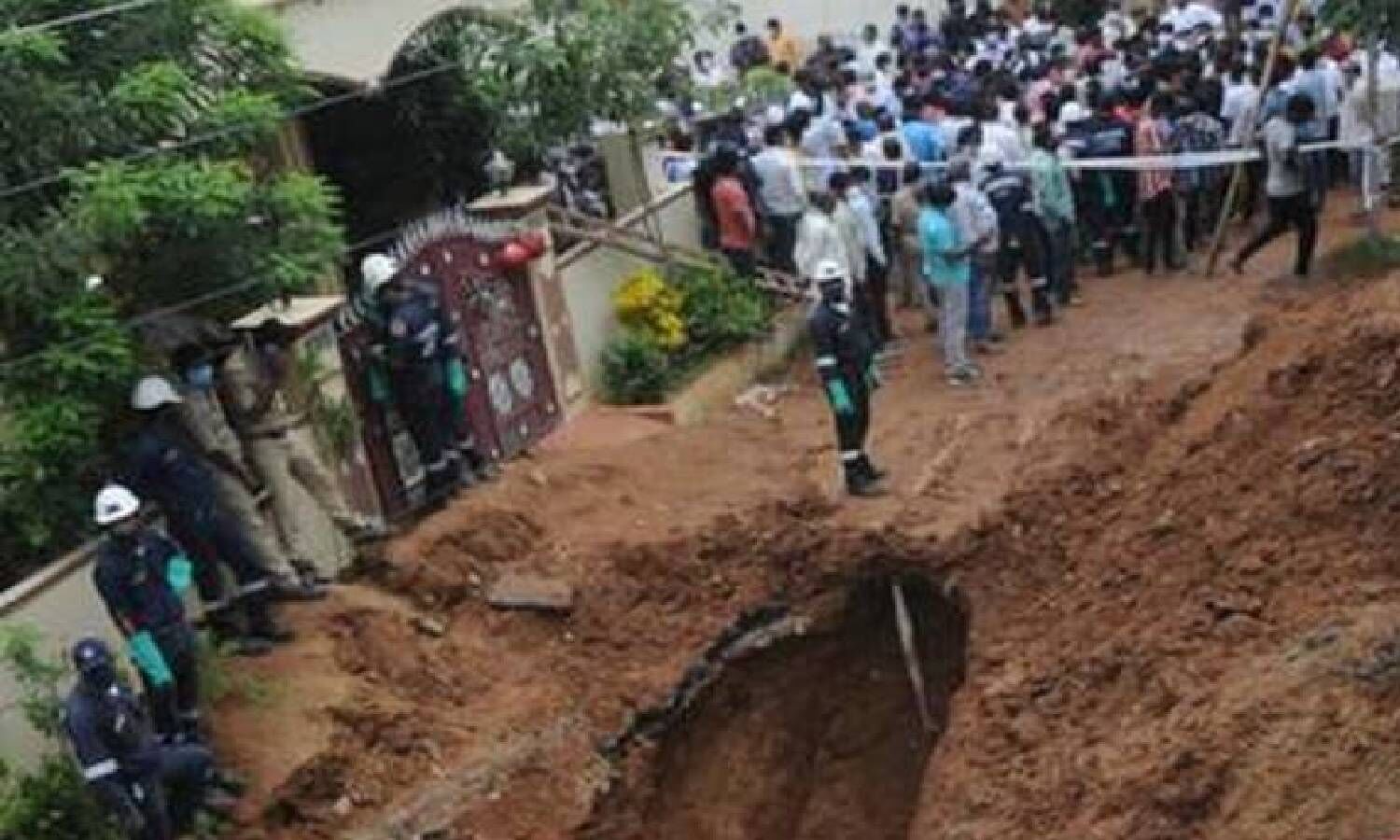 Manhole death: Body of 45YO sanitation worker Ananthaiah found after ...