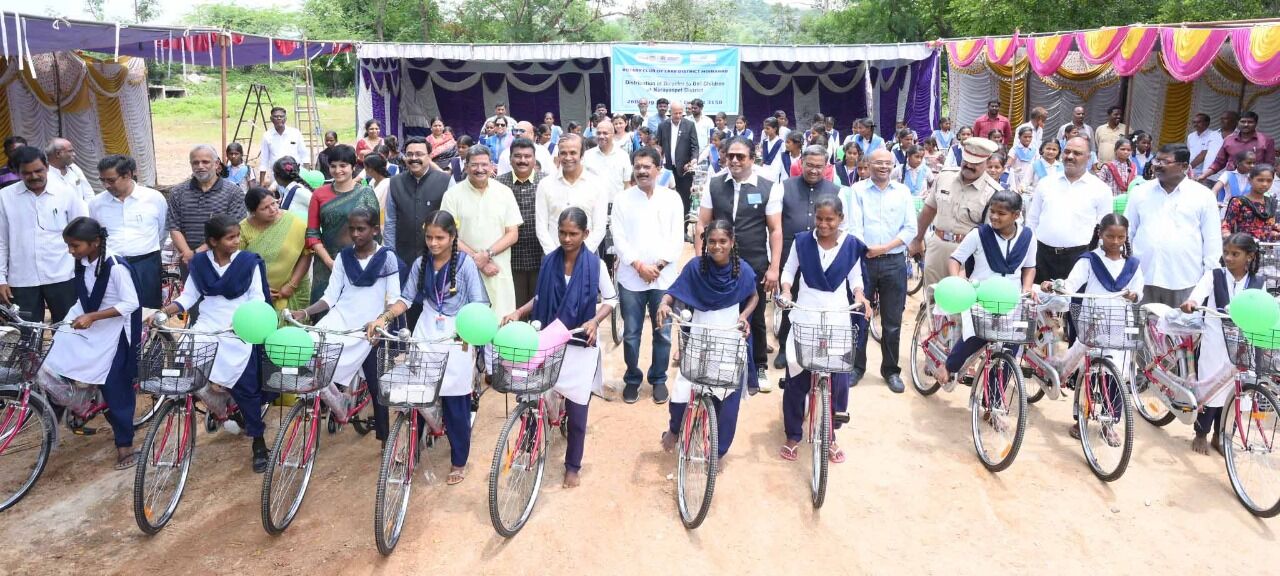 800 cycles donated to girl students of 76 govt schools in Narayanpet