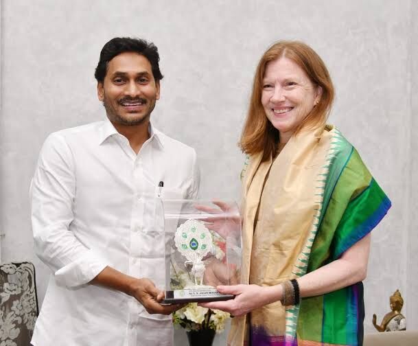 US Consul General Jennifer Larson meets Jagan; discusses investment ...