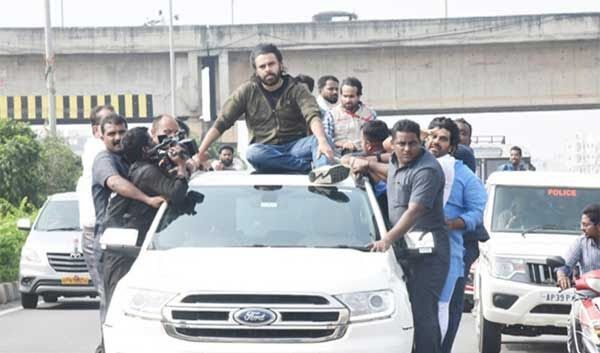 Pawan Kalyan's car 'stunt' lands him in trouble, case booked against him