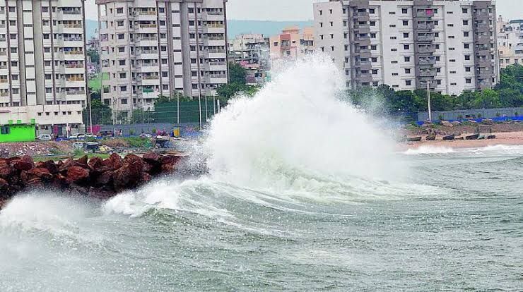 Orange alert: Andhra parts to receive heavy rainfall; Cyclone 'Mandous' set to make landfall