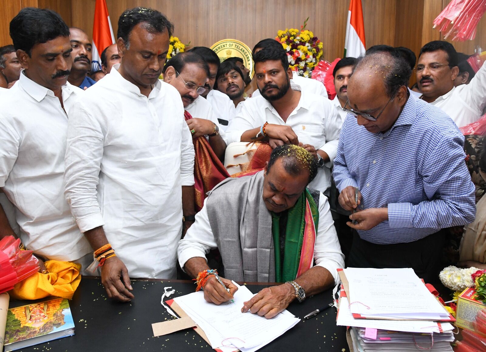 Komatireddy Venkat Reddy signs off on nine infra projects as Roads and ...