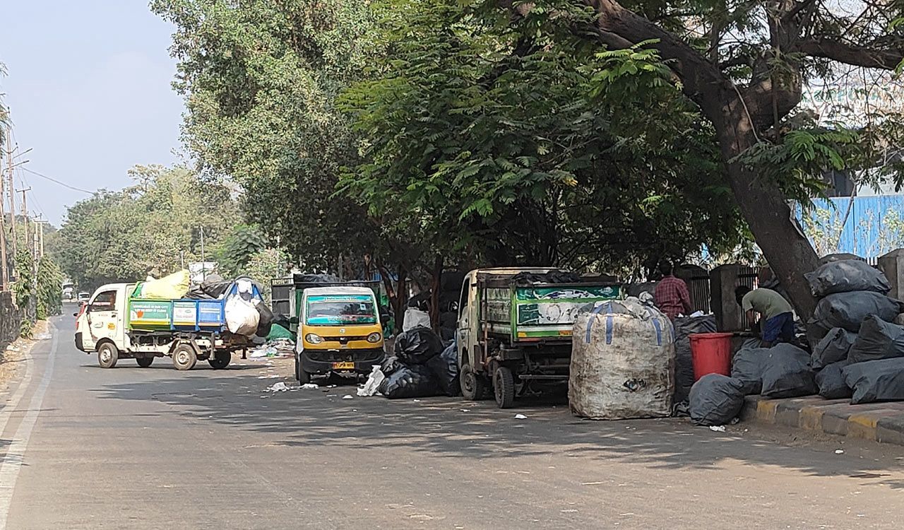 Hyderabad: Lower Tank Bund Road turns into garbage dump after closure