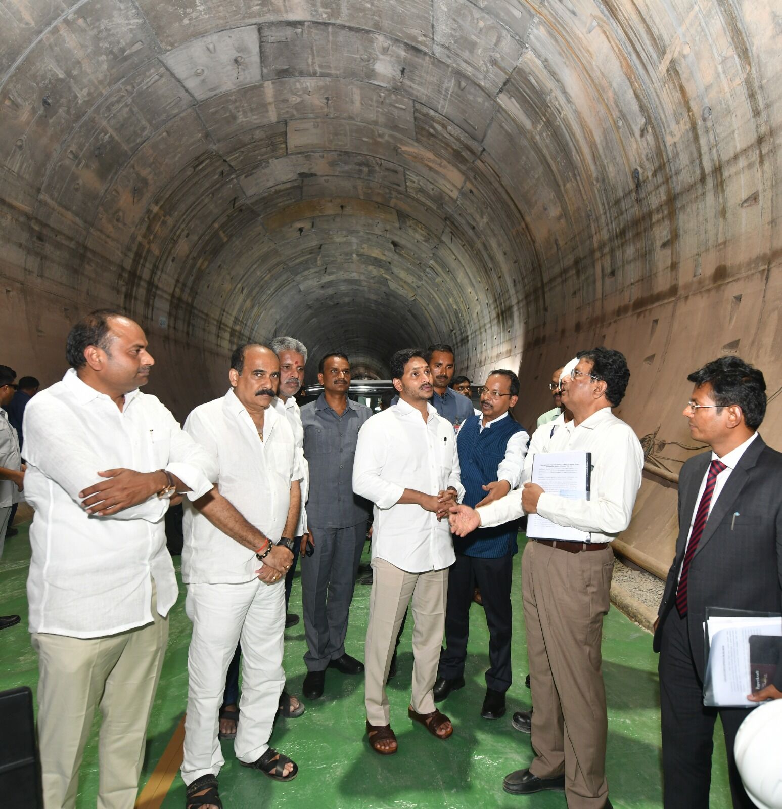 Pula Subbaiah Veligonda project: Jagan commissions two tunnels; will ...