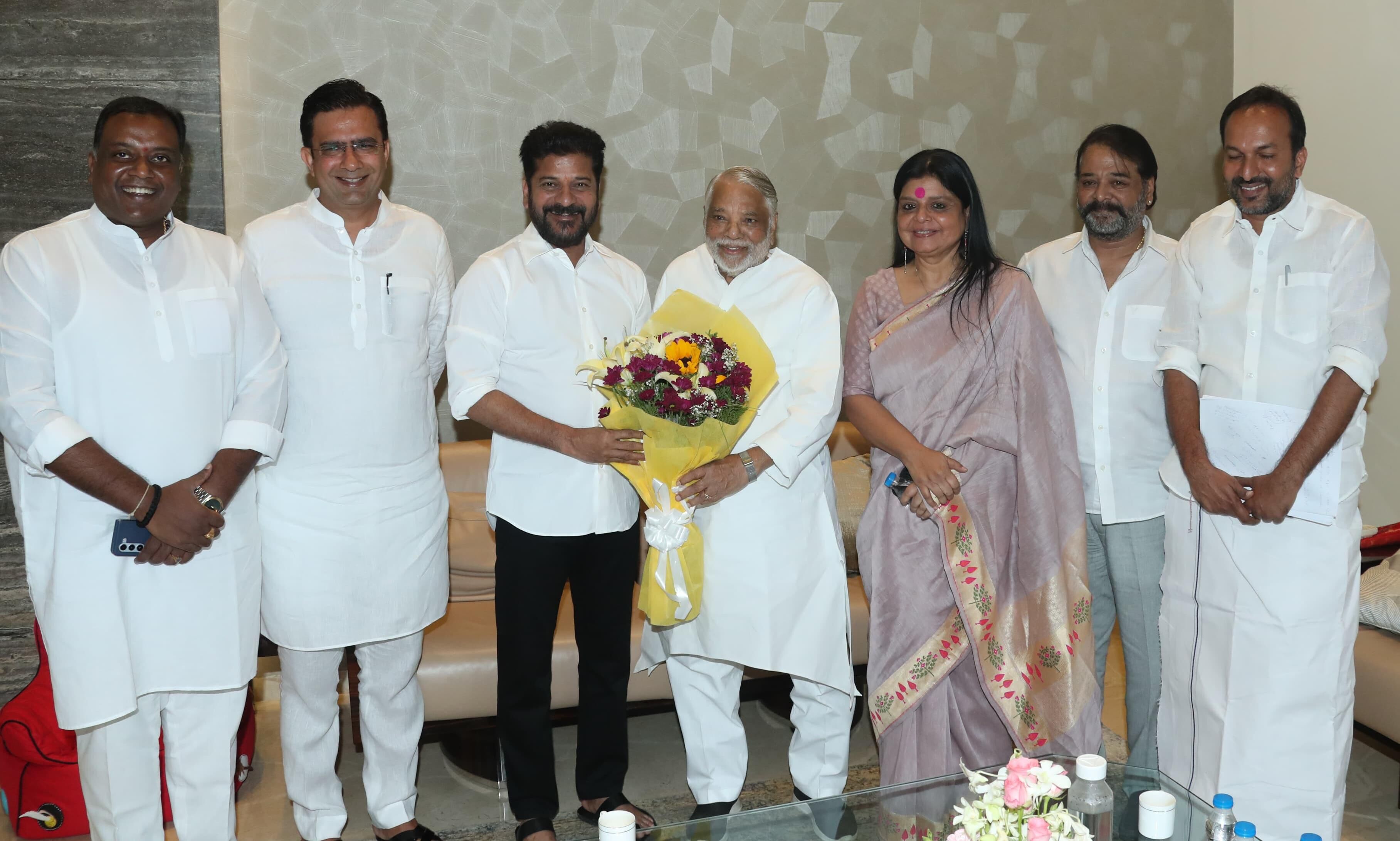 Ghar Wapsi: Ahead of joining Congress, BRS MP Keshava Rao calls on CM ...