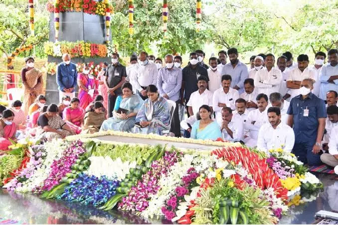 YS Jagan, Sharmila pay homage to YSR on his 75th birth anniversary