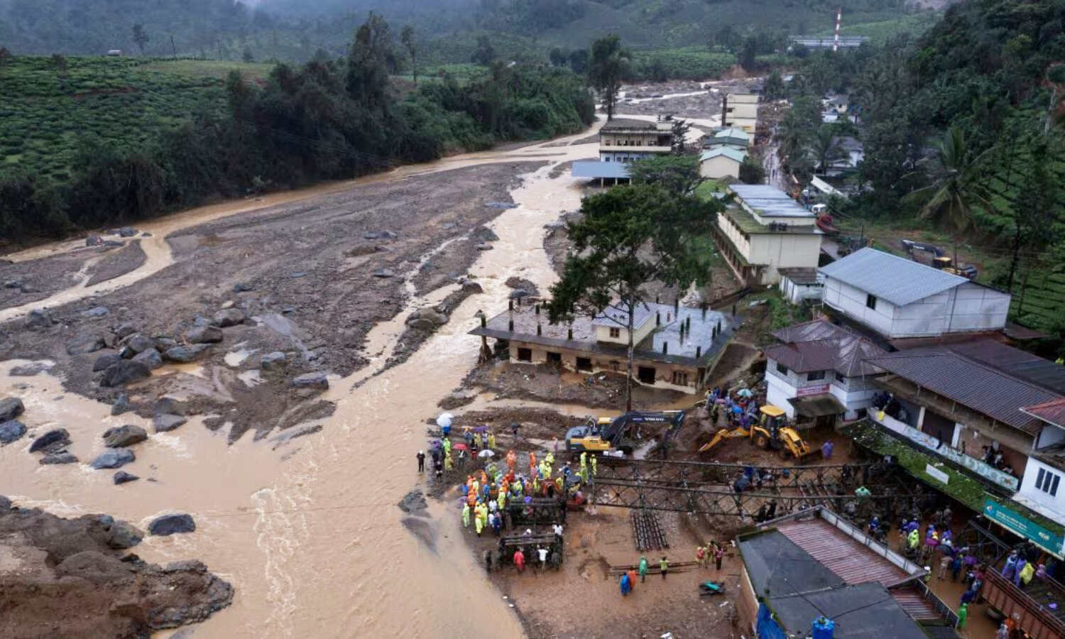 One of the first informers of landslide in Wayanad dies before rescuers ...