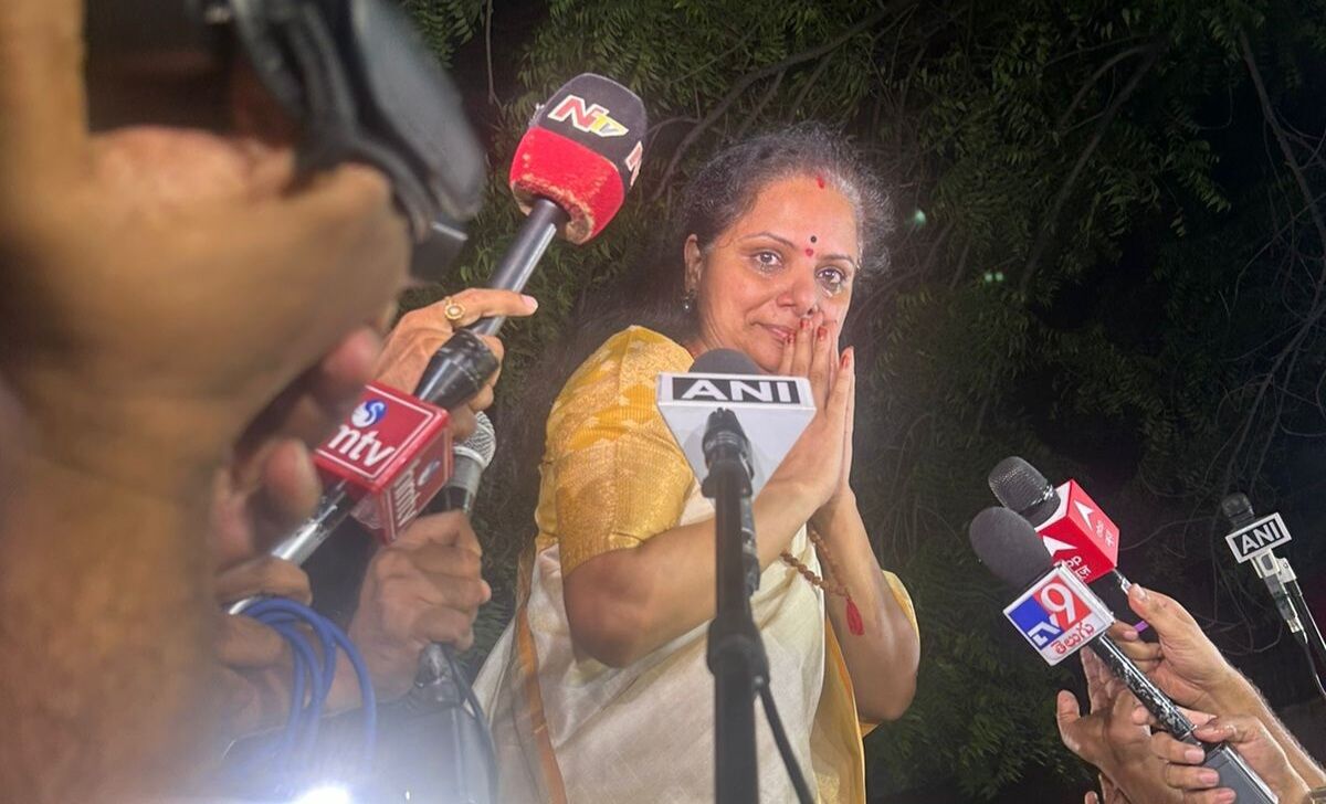 Kavitha walks out of Tihar jail