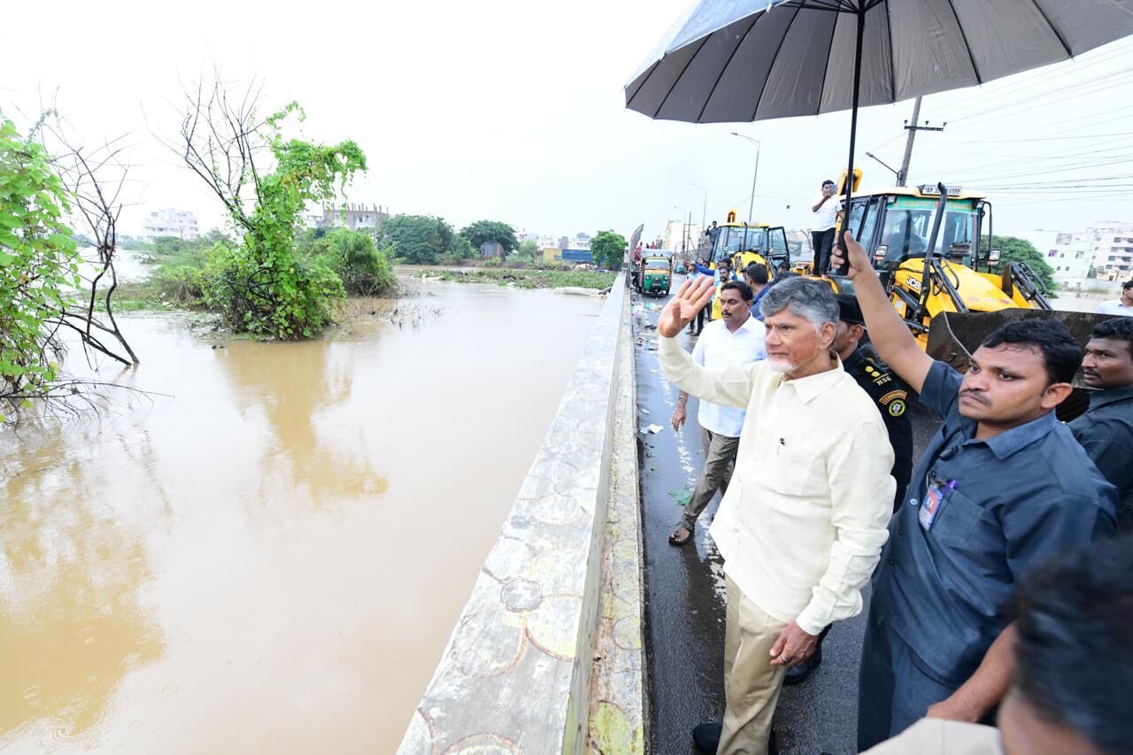 Budameru breaches plugged, flood inflows to Vijayawada reduced: Andhra CM