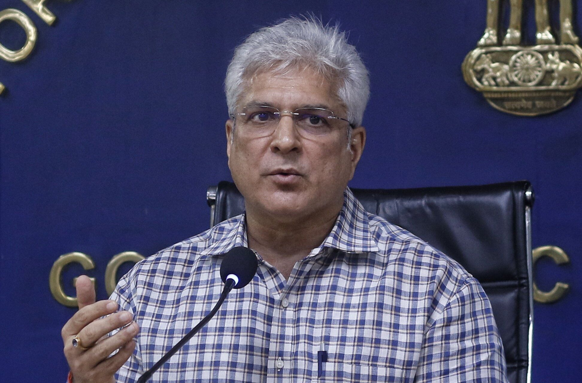 Delhi minister Kailash Gahlot quits AAP, flags 'grave challenges ...