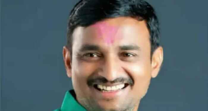 Beed sarpanch murder: BJP demands NCP minister Dhananjay Munde removal ...