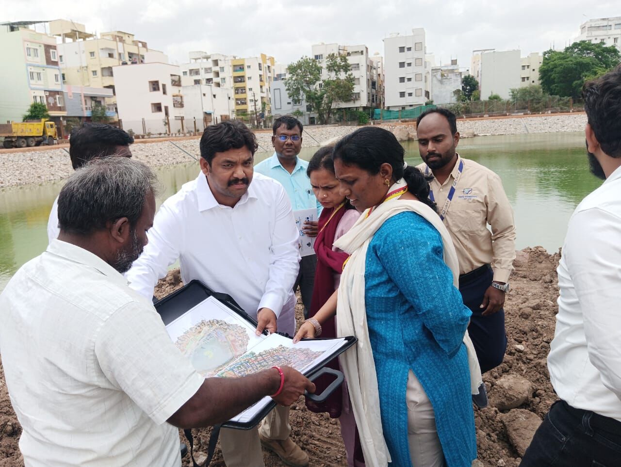 Bengaluru engineers visit Hyderabad to study HYDRAA’s lake restoration works; lauds efforts